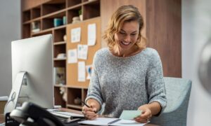 Comment se reconvertir vers le métier de secrétaire comptable - MaFormation