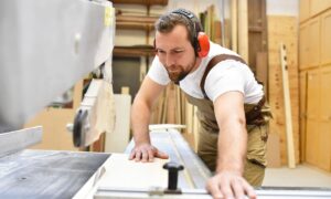 Comment passer le CAP menuiserie quand on est adulte - MaFormation